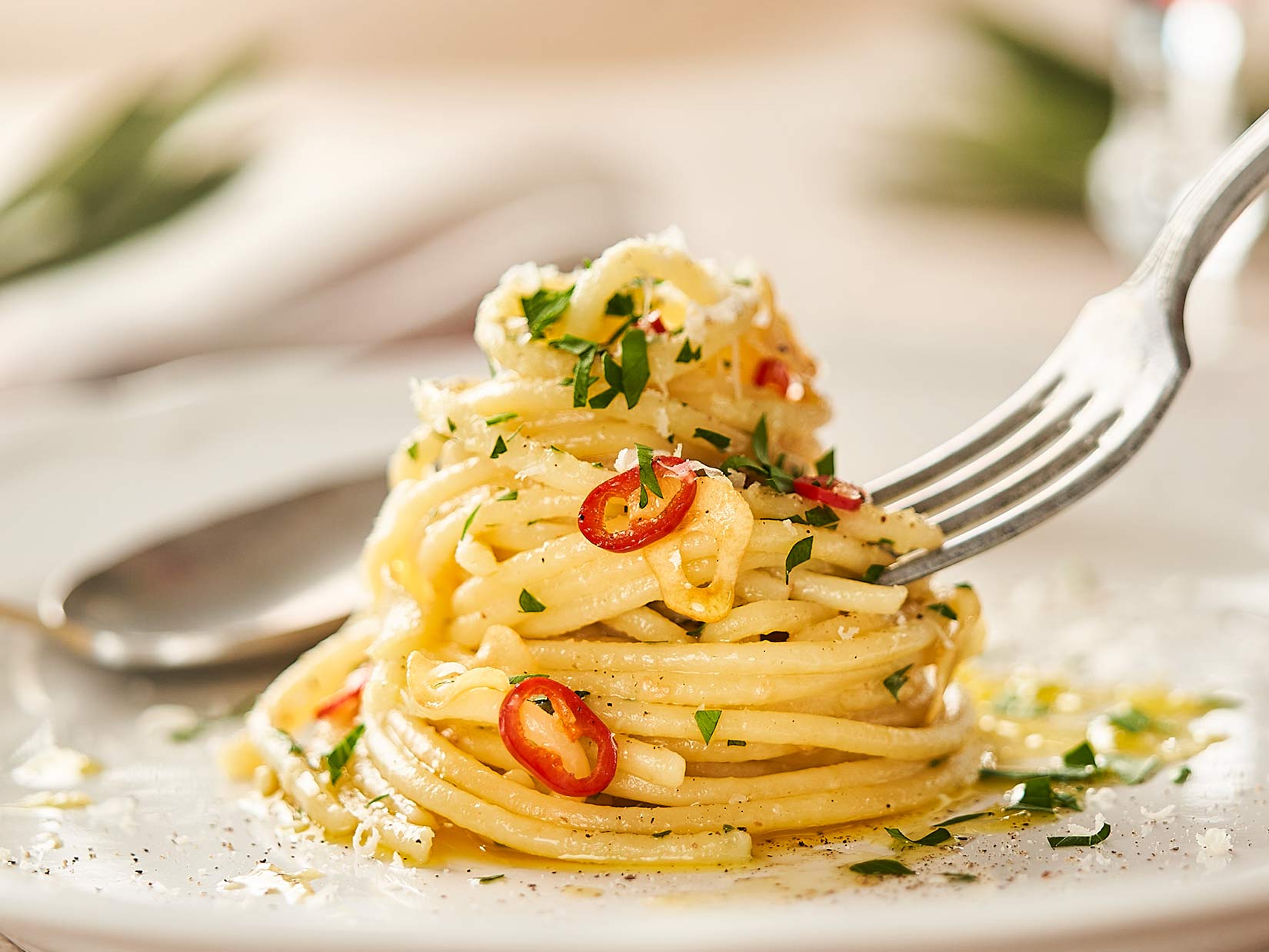 Spaghetti Aglio E Olio Italienisches Rezept Gustinis Feinkost Blog